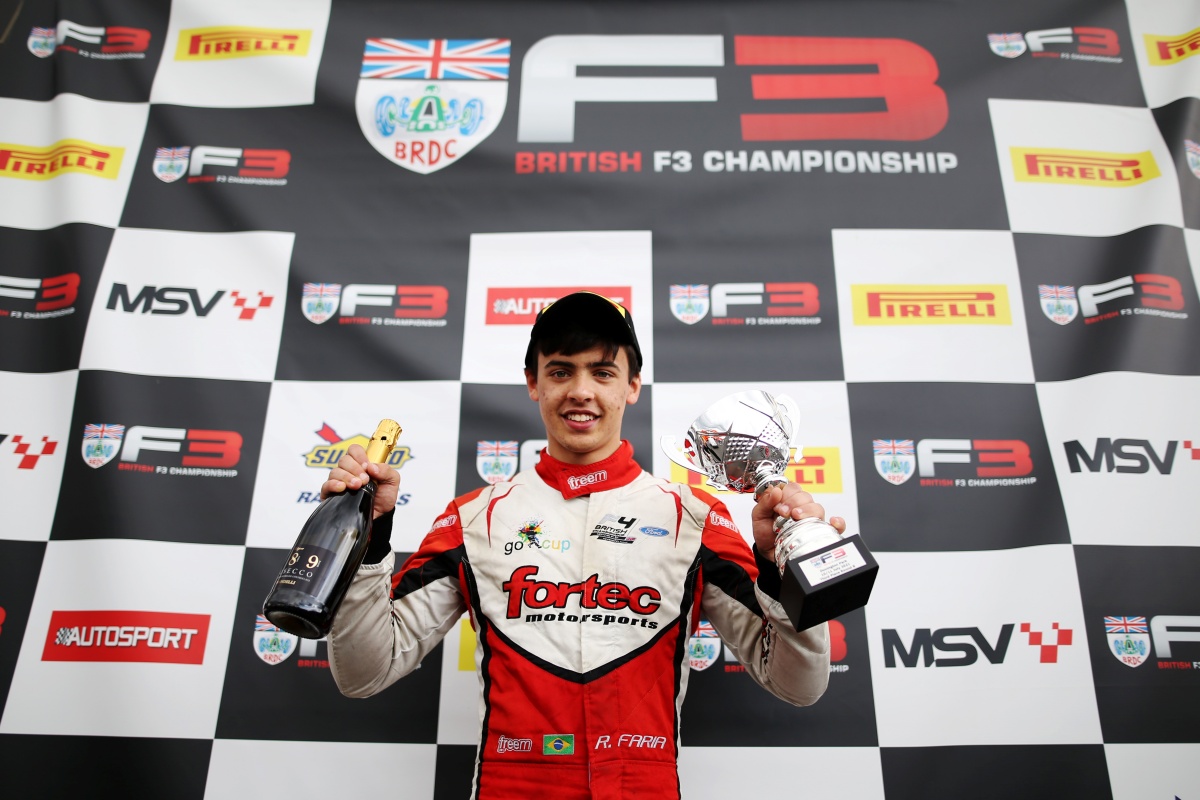 F3 – Roberto Faria conquista mais um pódio em Donington Park pela F3 ...
