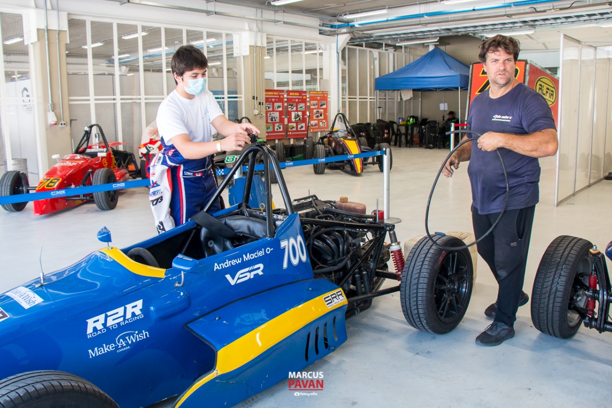 F1600 – O piloto Andrew Maciel apos temporada de Kart no Canada e ...