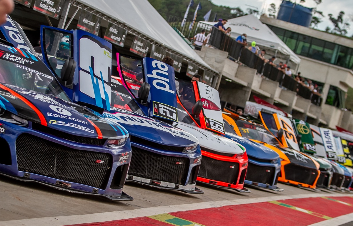 Sprint Race – Na chuva, Nathan Brito vence a primeira corrida da GT ...