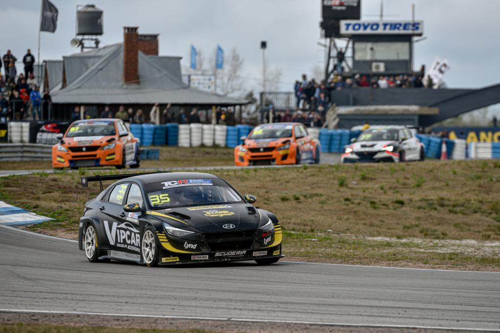 TCR Series – O piloto Pedro Aizza terá espanhol Mikel Azcona, líder do ...