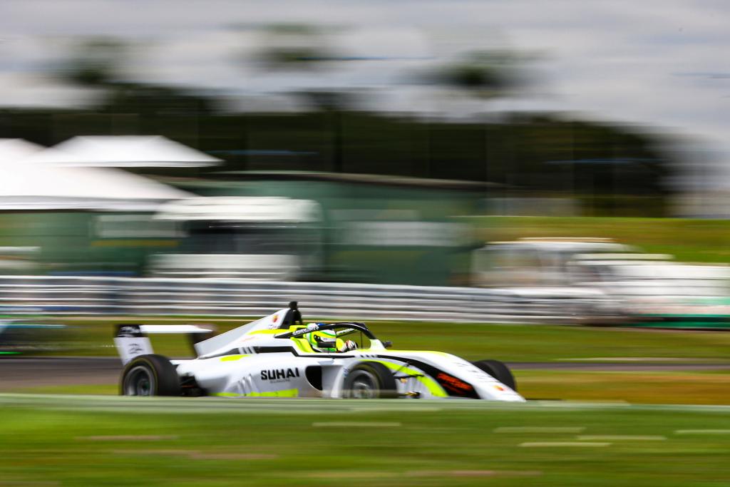 F4 – Após duas poles e vitória, Pipe Barrichello Bartz pontua novamente ...