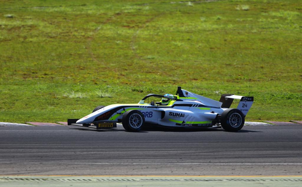 F4 – Após duas poles e vitória, Pipe Barrichello Bartz pontua novamente ...