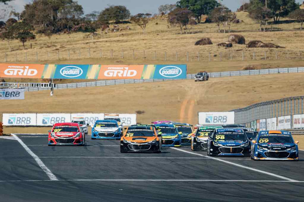 Stock Series – O piloto Arthur Gama vence Corrida 1 de muitos duelos no Velocitta – Velocidade ...