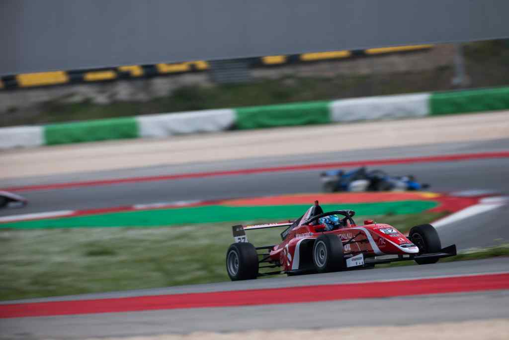 F4 – O piloto Alexander Jacoby inicia etapa da F4 Spain Winter Series ...