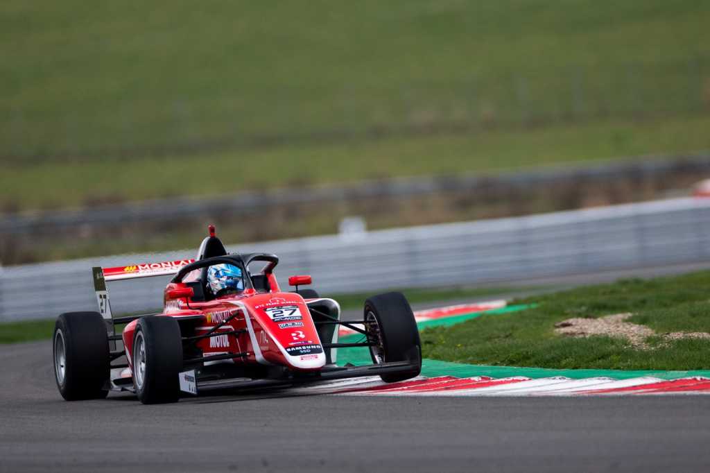 F4 – O piloto Alexander Jacoby inicia temporada 2025 da F4 Espanhola em ...