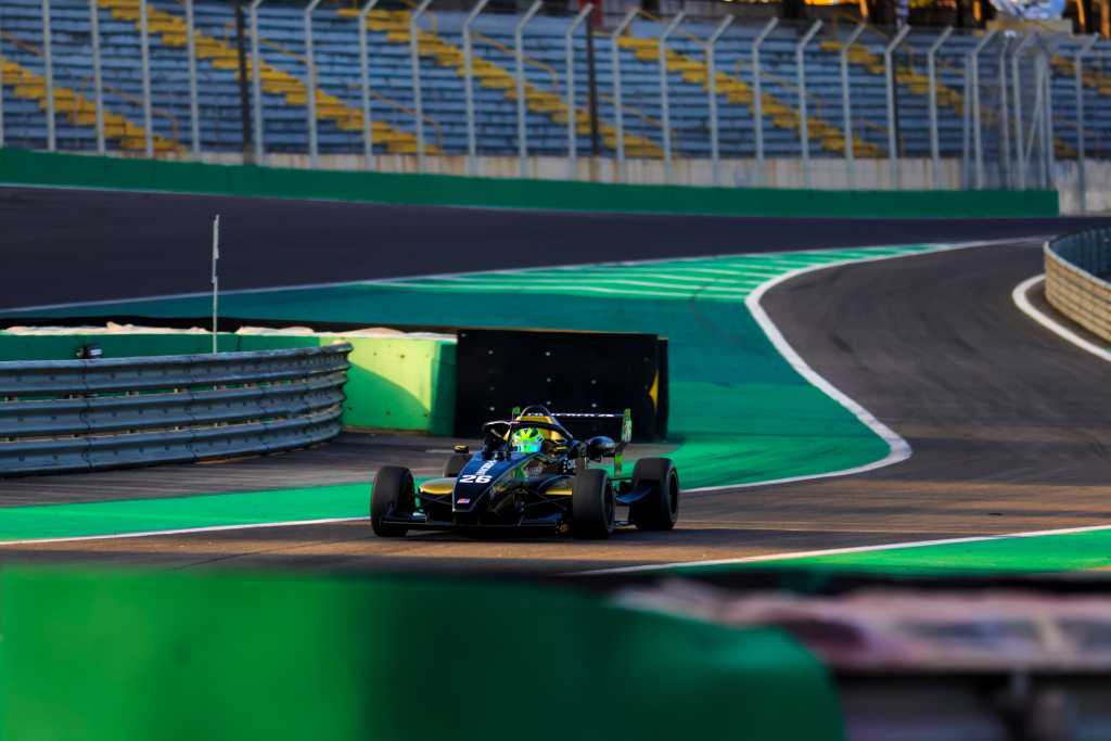 Formula Delta: Lucas Corrêa estreia na Fórmula Delta e dá início à sua ...